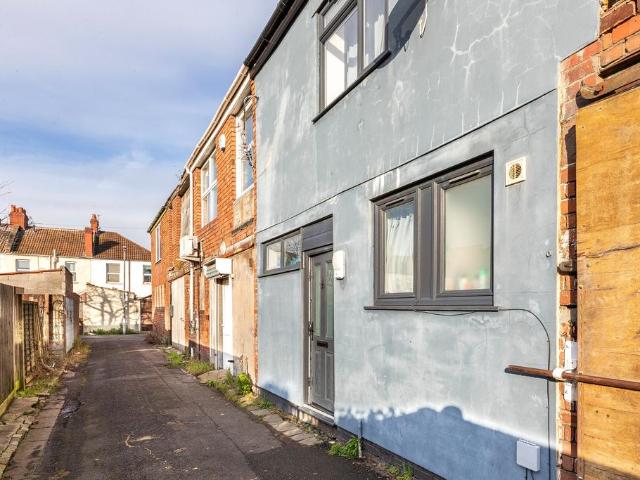 1 bedroom coach house for sale