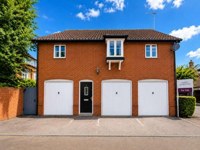 1 Bedroom Coach House Flat