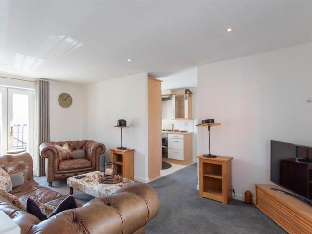 1 bedroom coach house to rent