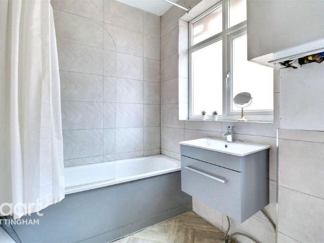1 bedroom coach house to rent