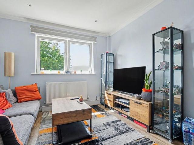 1 bedroom coach house to rent
