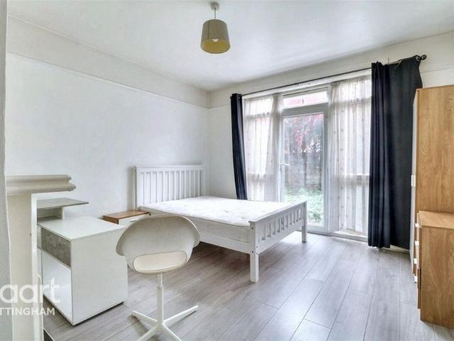 1 bedroom coach house to rent