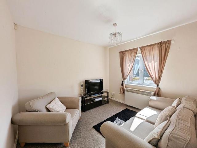 1 bedroom coach house to rent