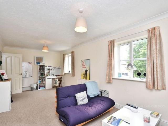 1 bedroom coach house to rent