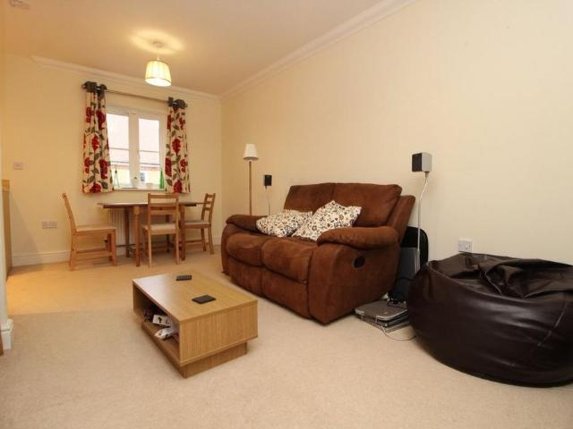 1 bedroom coach house to rent