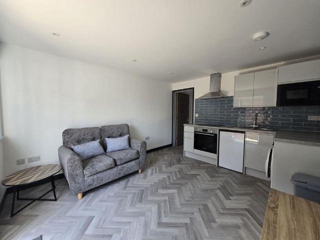 1 bedroom coach house to rent