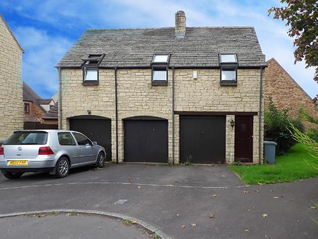 1 bedroom coach house to rent