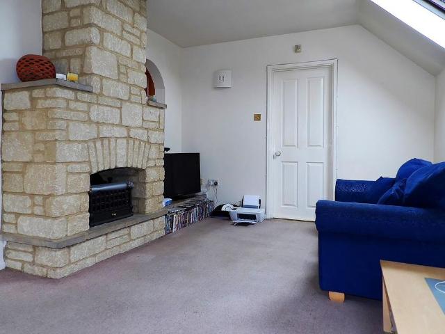 1 bedroom coach house to rent