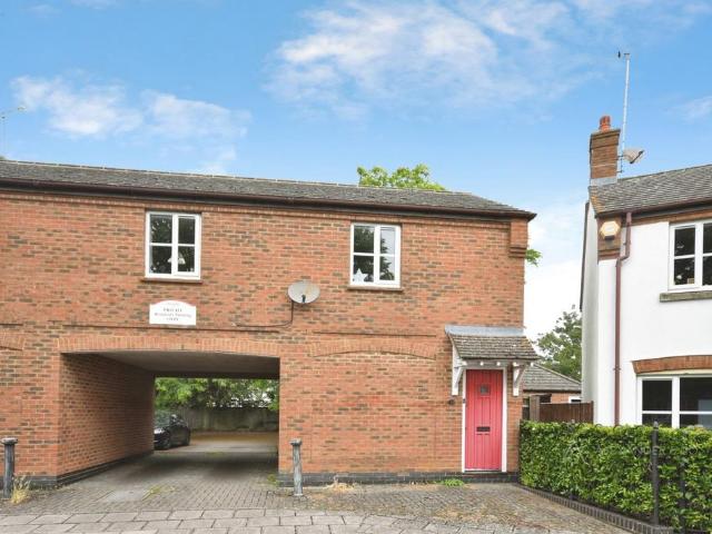 1 bedroom coach house to rent
