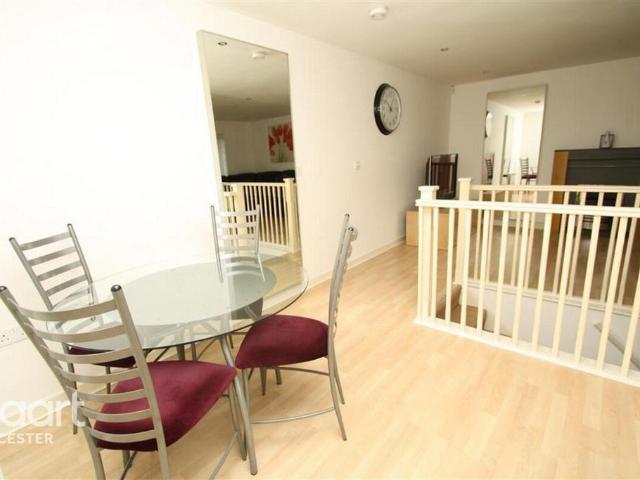 1 bedroom coach house to rent
