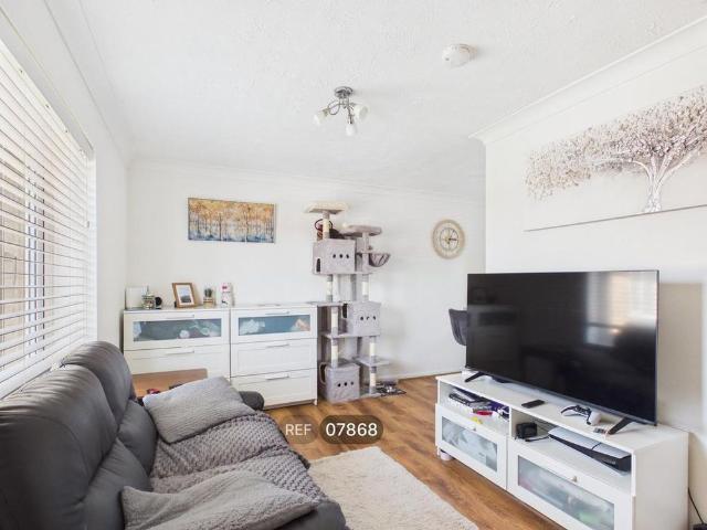 1 bedroom coach house to rent
