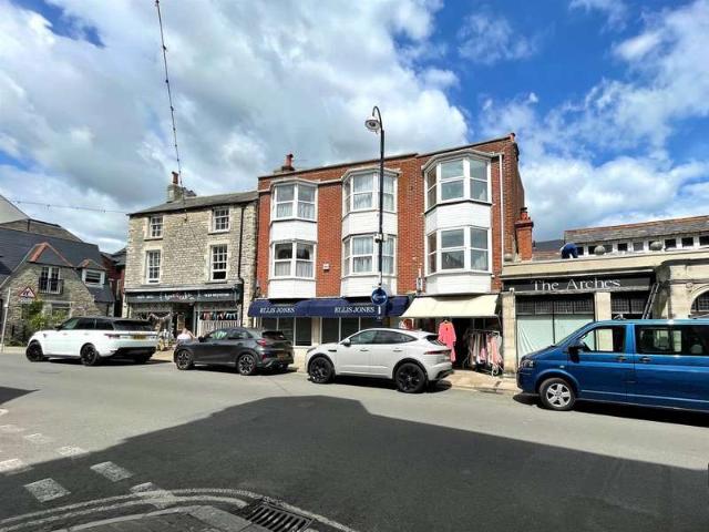 1 Bedroom Commercial Property