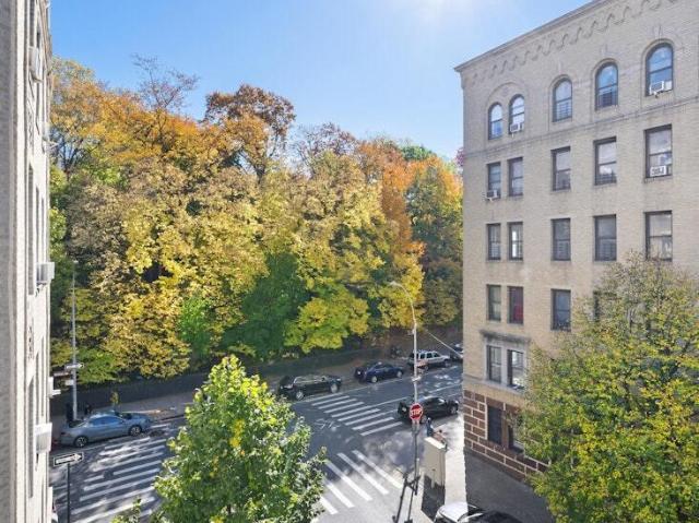 1 bedroom, Concourse NY LS97049084