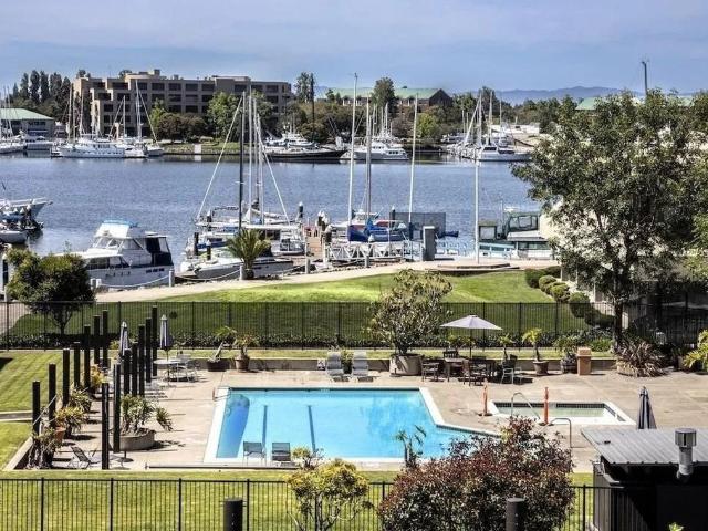 1 Bedroom Condo for Rent at 3 Embarcadero W #336, Oakland, CA 94607 Produce and Waterfront