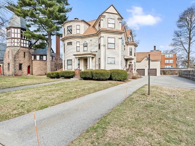 1 Bedroom Condo for Rent at 115 W Emerson St #102, Melrose, MA 02176 Downtown Melrose
