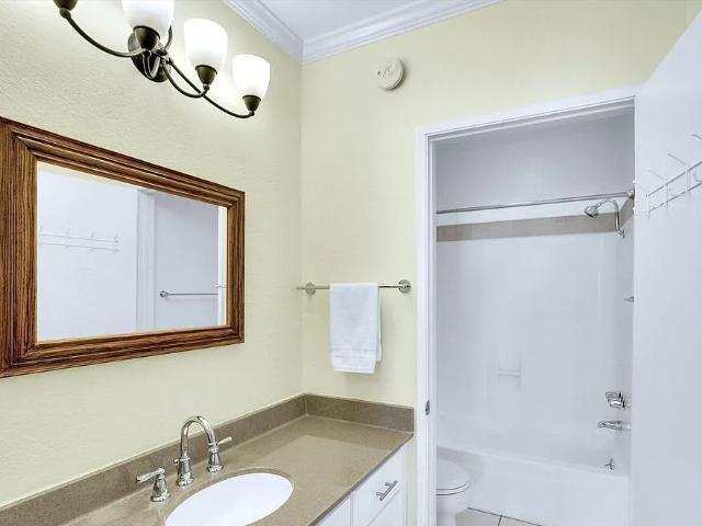 1 Bedroom Condo for Rent at 11645 Montana Ave #323, Los Angeles, CA 90049 Brentwood