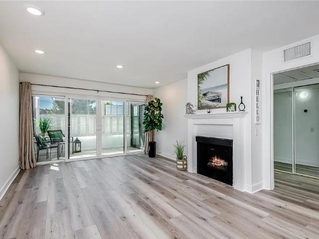 1 Bedroom Condo for Rent at 225 N Rose St #212, Burbank, CA 91505