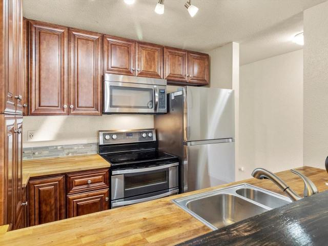 1 Bedroom Condo for Rent at 31003 14th Ave S #H1, Federal Way, WA 98003