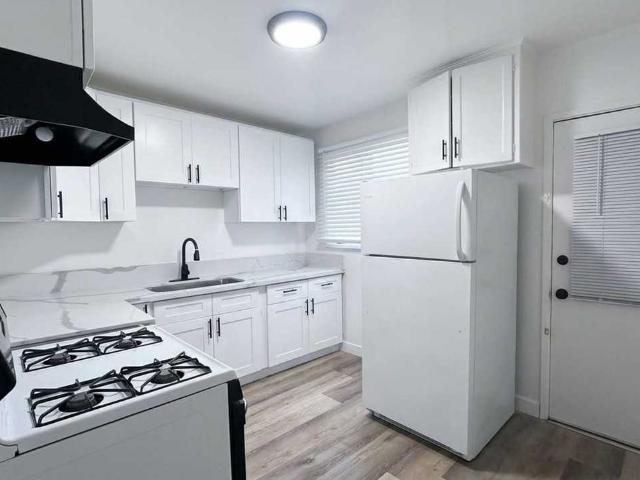 1 Bedroom Condo for Rent at 4195 Buckingham Rd #AA, Los Angeles, CA 90008 Congress West