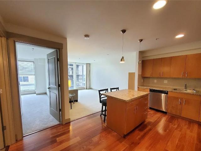 1 Bedroom Condo for Rent at 4547 8th Ave Ne, Seattle, WA 98105 University District