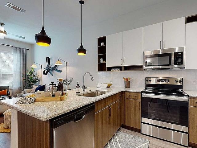1 Bedroom Condo for Rent at 505 West Lamar Boulevard, Arlington, TX 76012