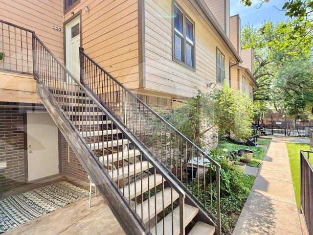 1 Bedroom Condo for Rent at 5608 Cougar Dr #220, Austin, TX 78745 Garrison Park