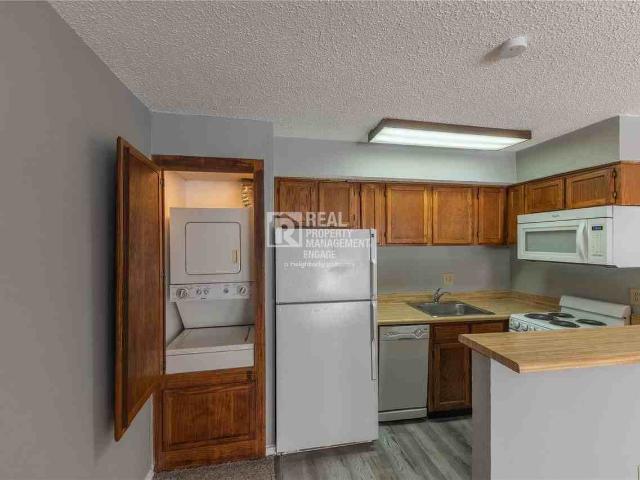 1 Bedroom Condo for Rent at 9805 Walnut St, Dallas, TX 75243