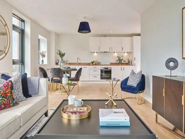 1 Bedroom Condo Salford England 99838377