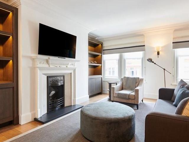 1 bedroom conversion flat with 1 reception and 2 bathrooms in Mayfair, W1K