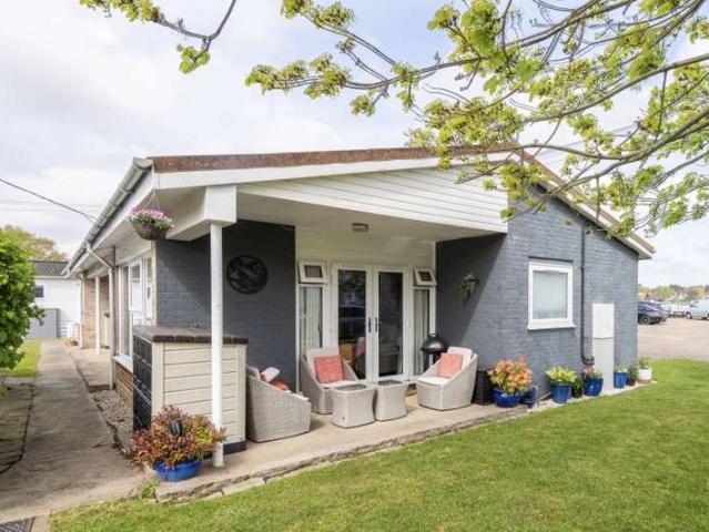 1 Bedroom Chalet House