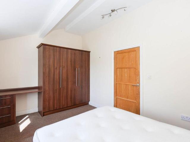 1 bedroom character property to rent