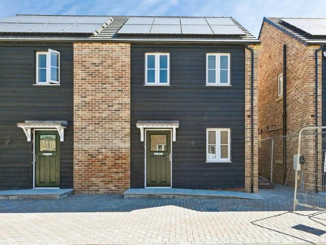 1 bedroom cluster house for sale