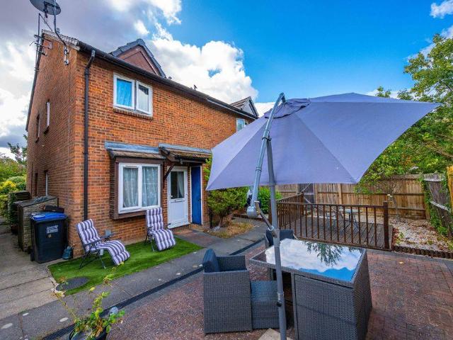1 bedroom cluster house for sale