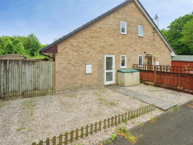 1 bedroom cluster house for sale
