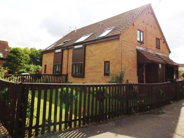 1 bedroom cluster house for sale
