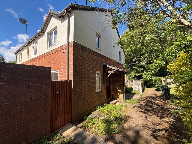 1 bedroom cluster house for sale