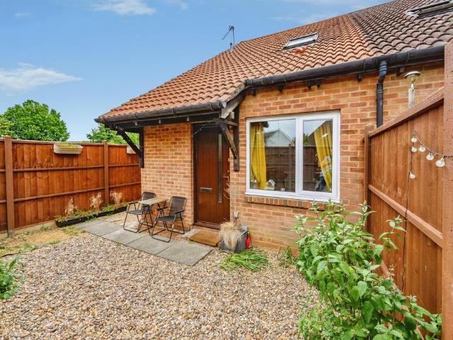 1 bedroom cluster house for sale