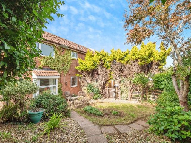 1 bedroom cluster house for sale