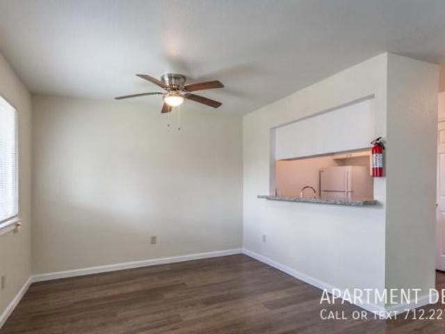 1 bedroom, Clute TX 77531 77323975