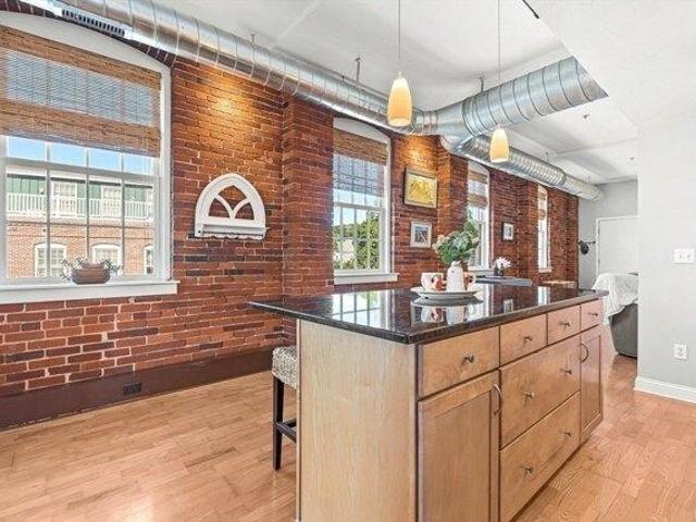 1 bedroom, Amesbury MA 01913 105094452