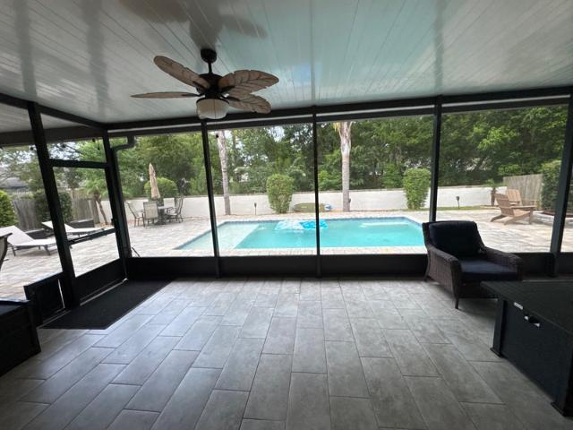 1 Bedroom and bathroom