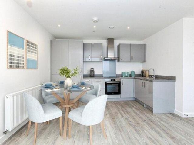 1 Bedroom Apartment Maidenhead Windsor And Maidenhead LS100648888