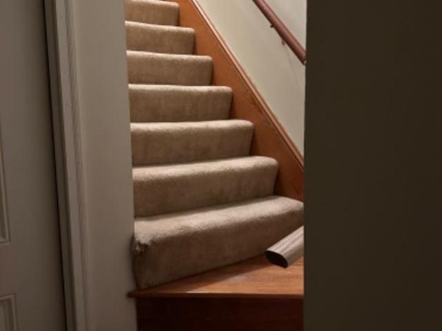 1 Bedroom Apartment. Available ! Laundry in unit