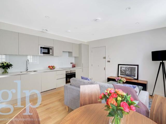 1 Bedroom Apartment, Alleyn Court, Sussex Gardens, W2