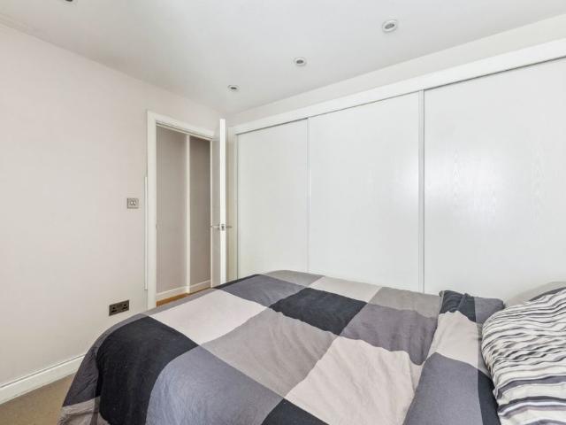 1 Bedroom Apartment, Alleyn Court, Sussex Gardens, W2