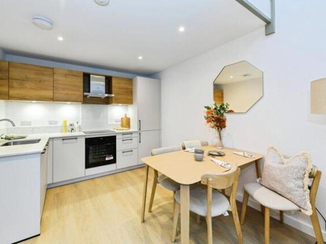 1 Bedroom Apartment Banstead Greater London 99735749