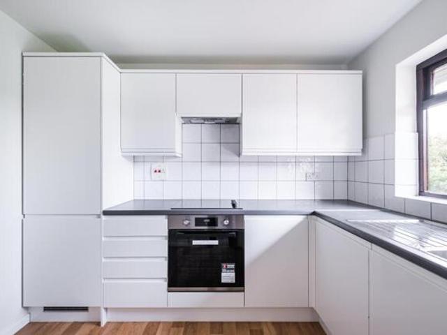 1 Bedroom Apartment Barnet Greater London 99895420
