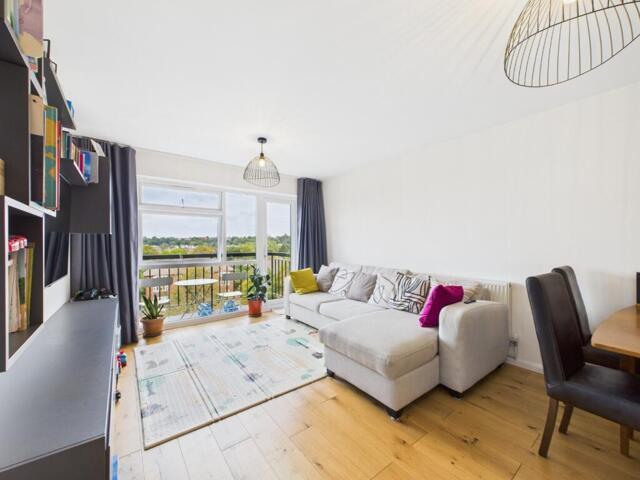 1 Bedroom Apartment Beckenham Greater London 99952403