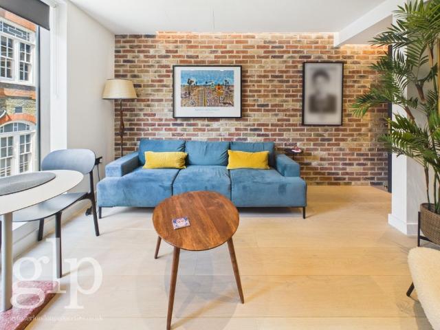 1 Bedroom Apartment, Berwick Street, Soho, W1F
