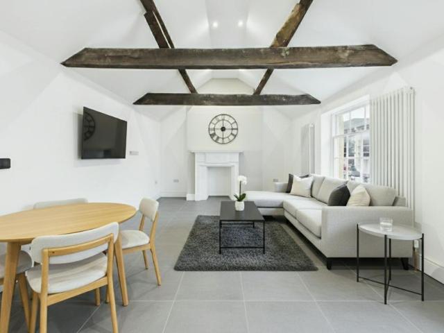 1 Bedroom Apartment Cheltenham Cheltenham 98921281
